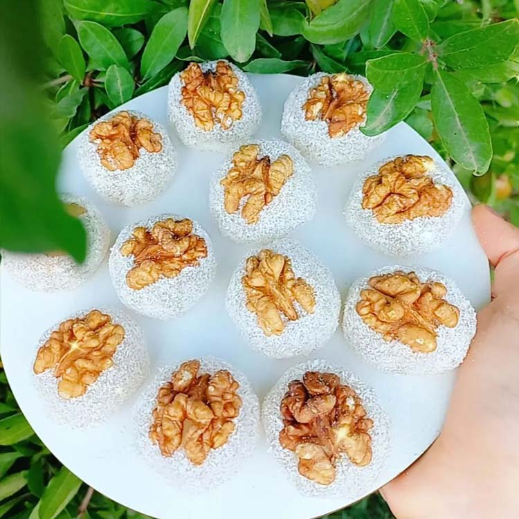 طرز تهیه باسلوق گردویی خوشمزه و مجلسی با ژلاتین